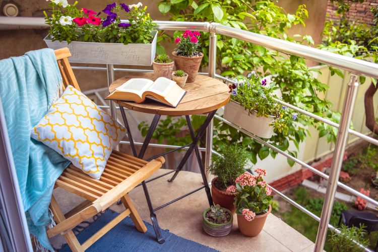 Aménager un petit balcon : 12 idées qui changent tout - Décoration ...
